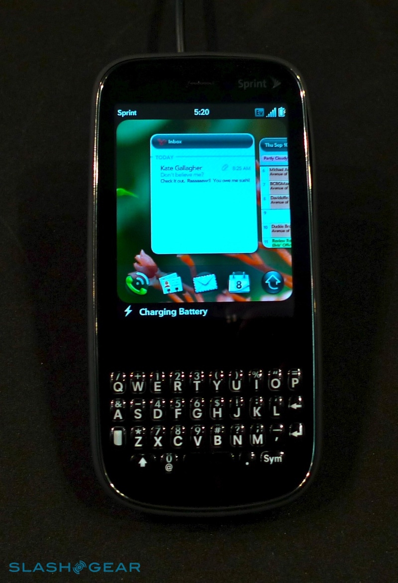 Palm Pixi Powered By WebOS [Hands-On]
