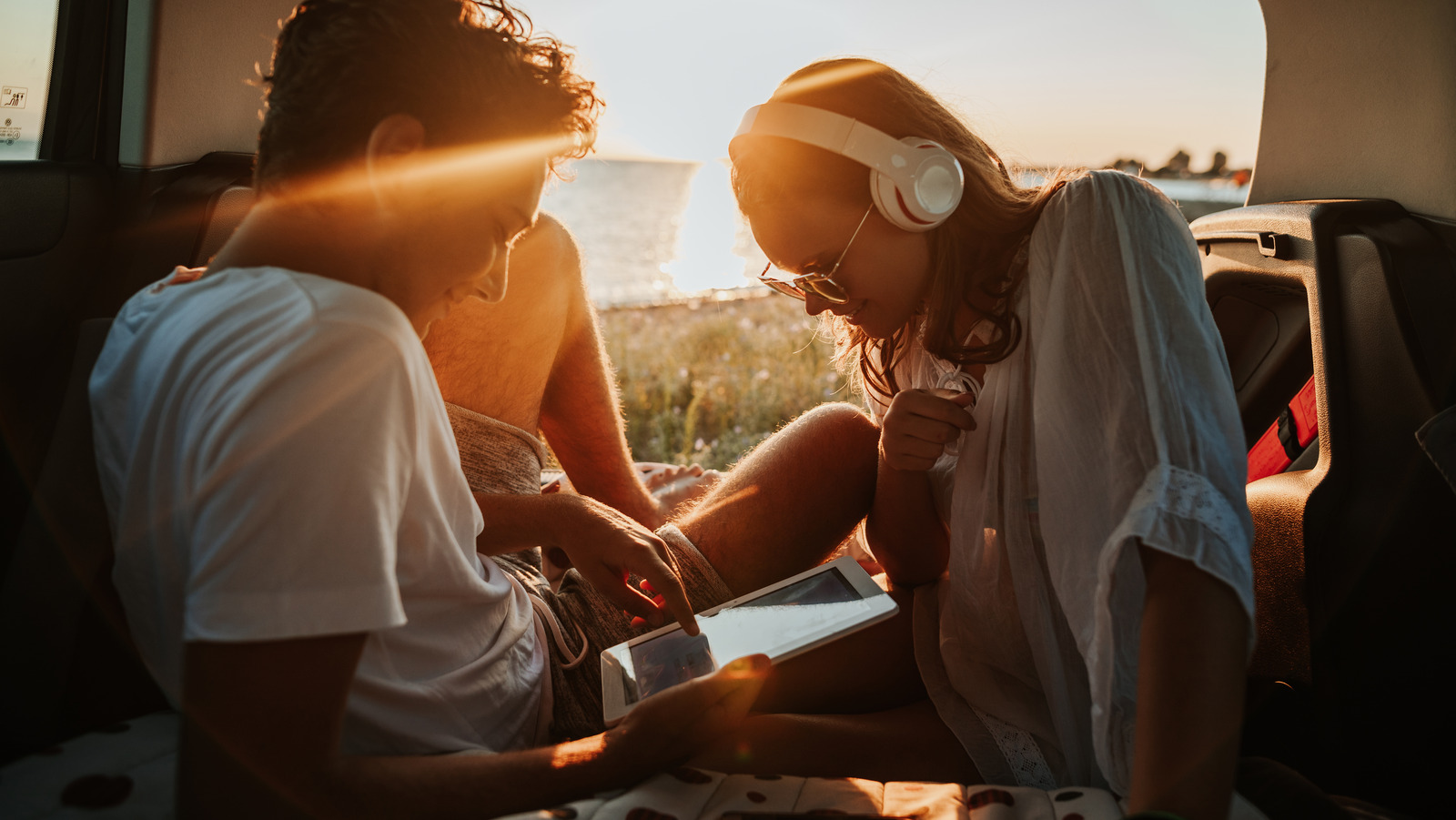 10 High-Tech Gadgets That'll Keep You Entertained During Your Next ...