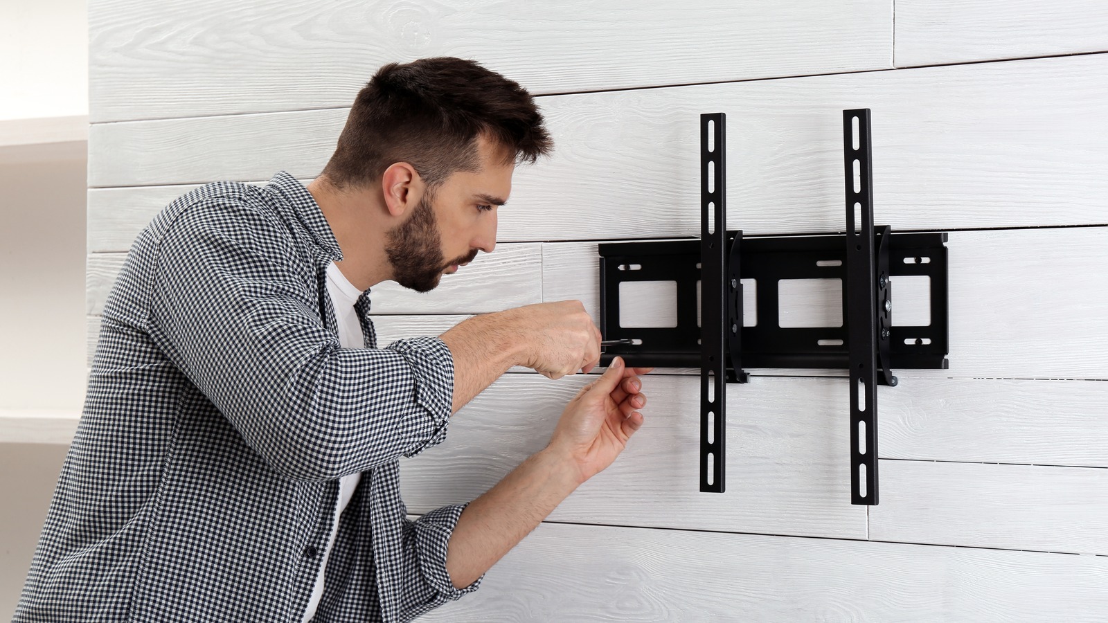 10 Mistakes You Might Be Making When Mounting A TV