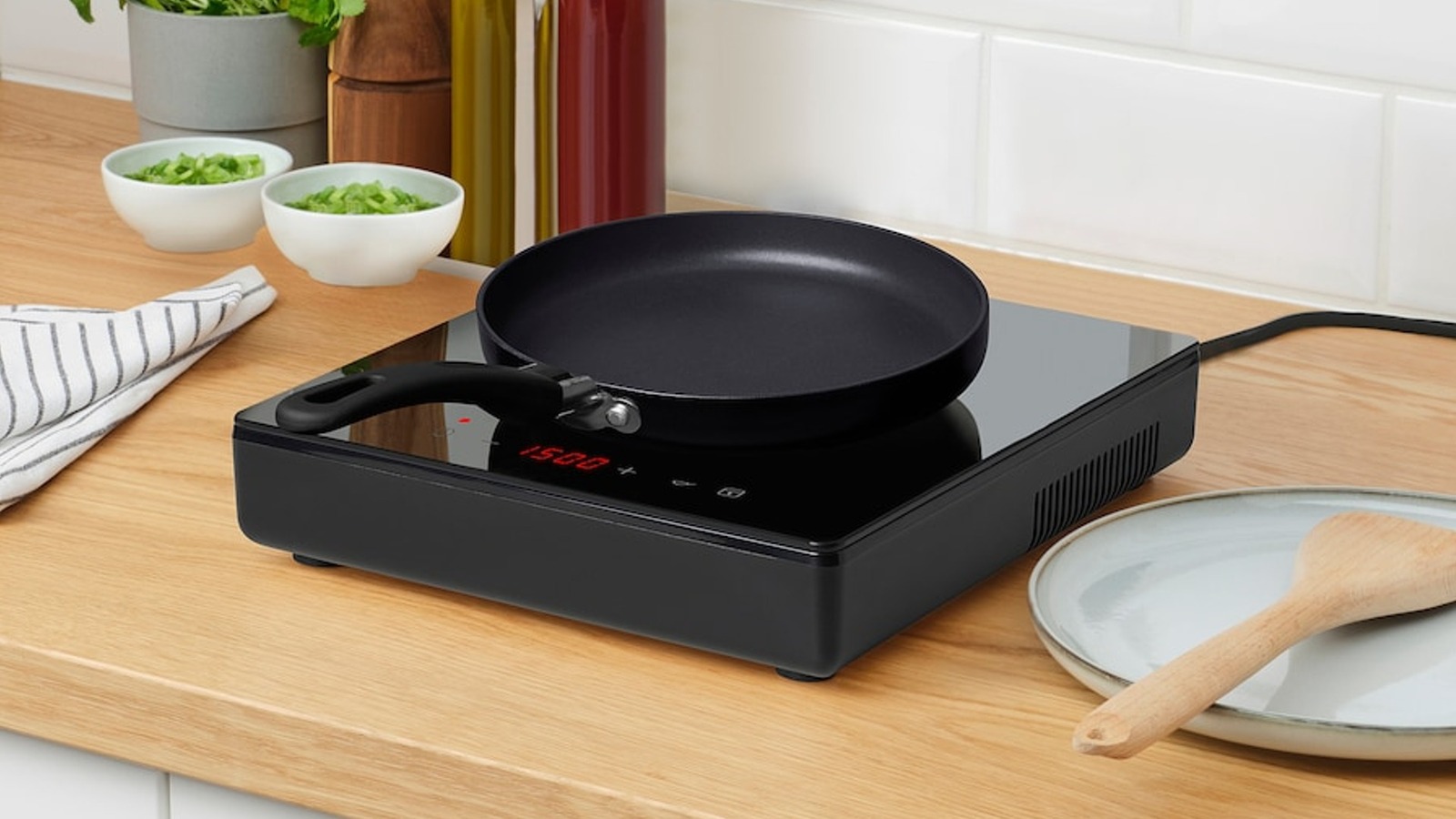 The Best Portable Induction Cooktops (According To Reviews)
