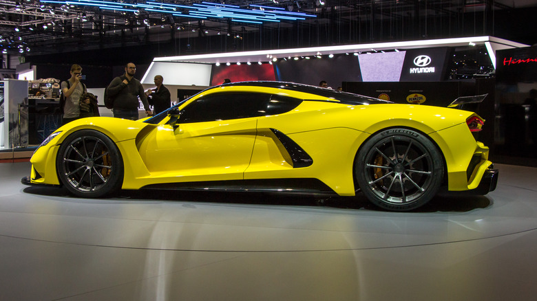 15 Fastest Production Cars In The World, Ranked.