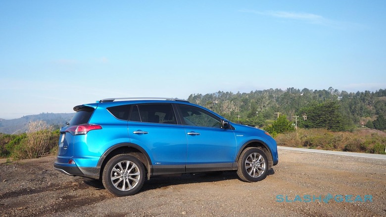 2016 Toyota RAV4 Hybrid Gallery