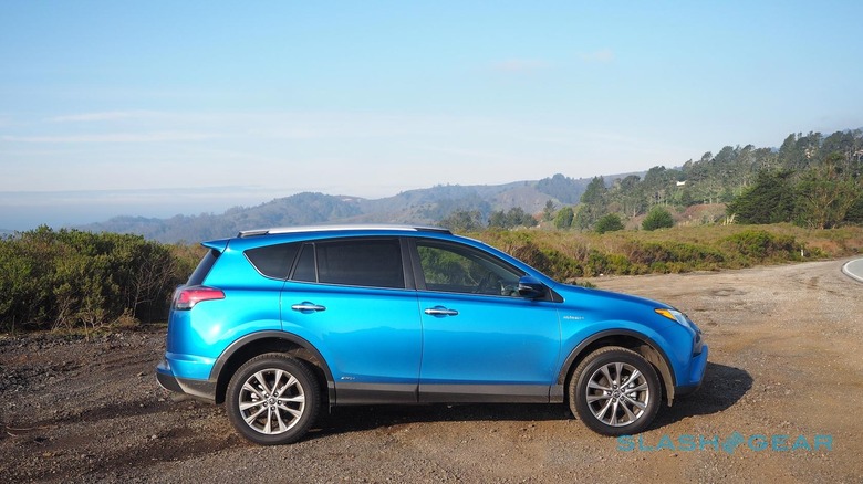 2016 Toyota RAV4 Hybrid Review - SlashGear