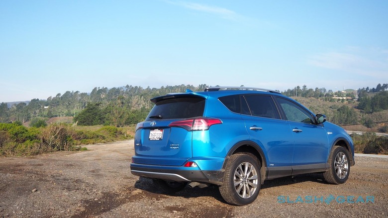 2016 Toyota RAV4 Hybrid Review - SlashGear