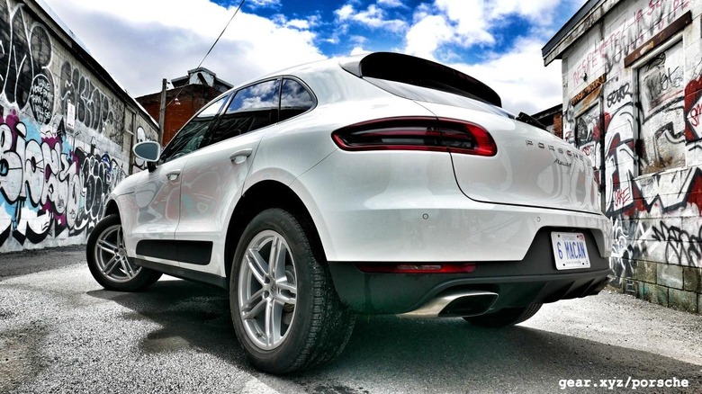 2017 Porsche Macan Gallery