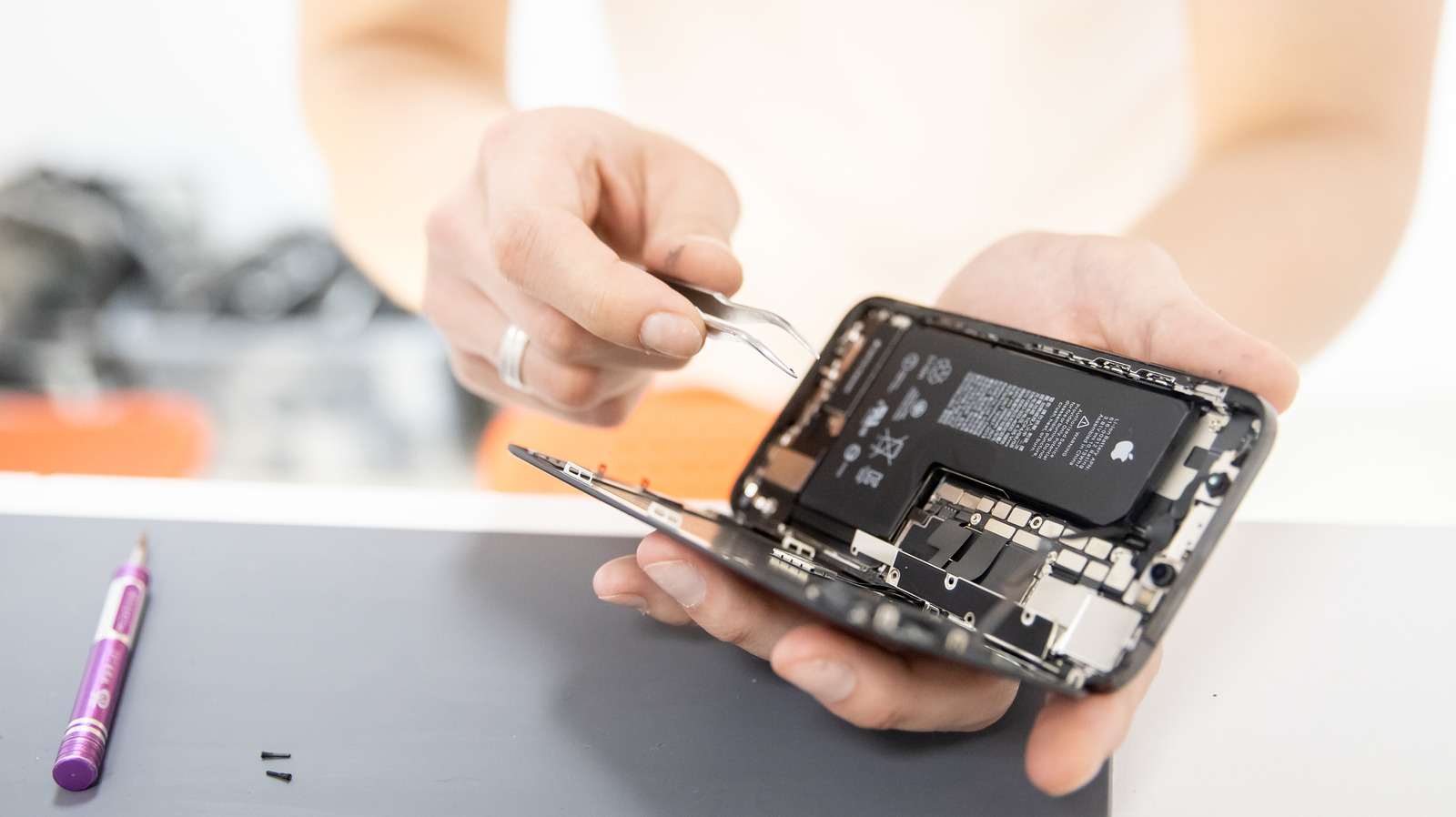 3 Signs Your iPhone Might Have Fake Parts