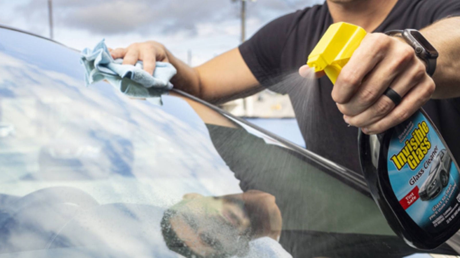 5 Best Windshield Cleaning Products (According To Amazon Reviews)