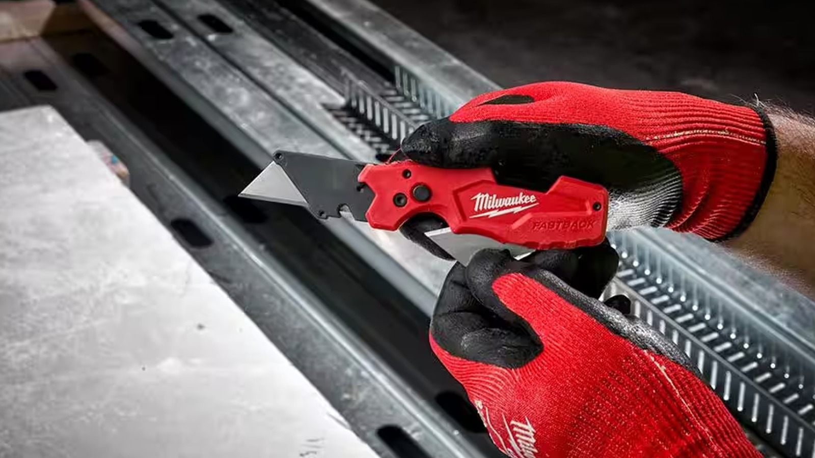 5 DIY Tasks You Can Use Milwaukee's 6-In-1 Fastback Utility Knife For