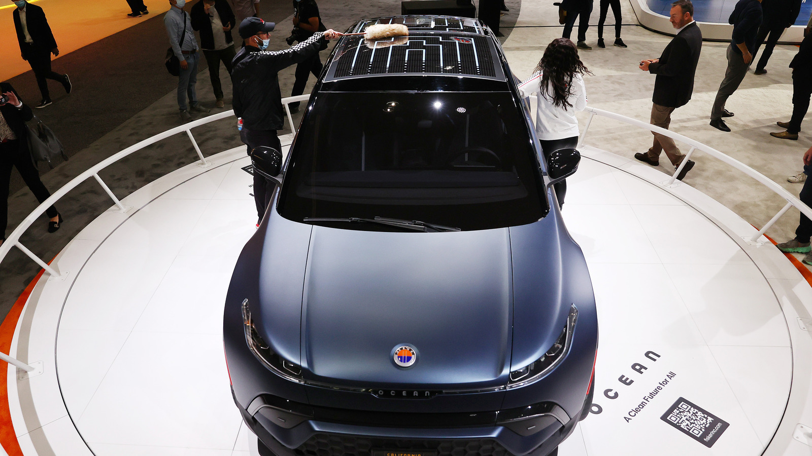 5 Of The Coolest Electric Cars With Solar Panel Roofs