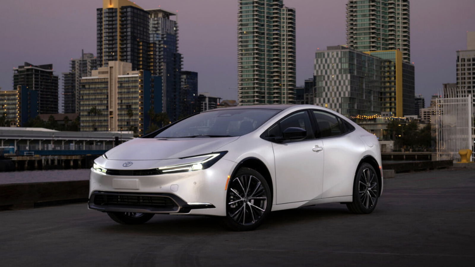 5 Reasons The Toyota Prius Hybrid Is Great For Road Trips