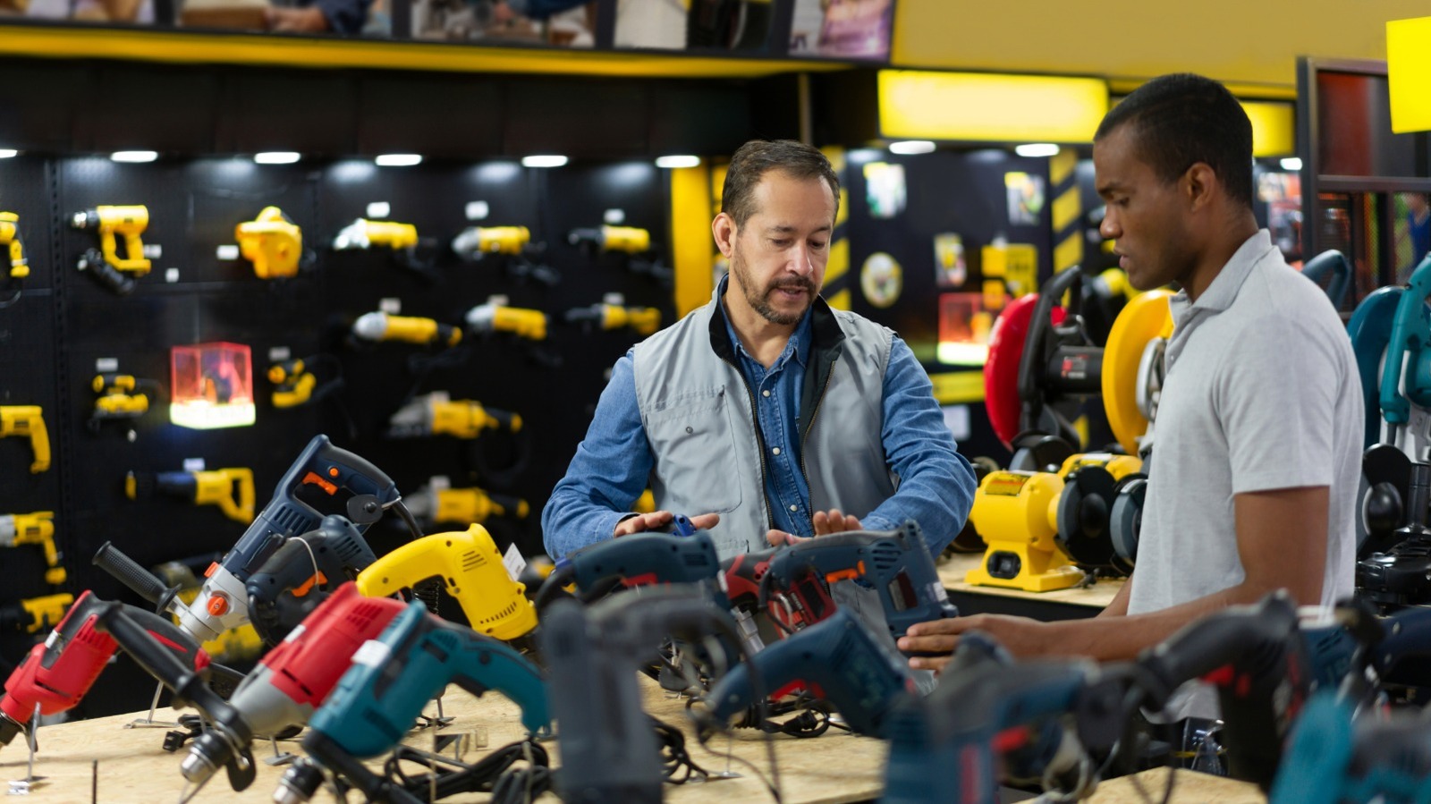 5 Stores That Offer Tool Rental Services (And How They Work)
