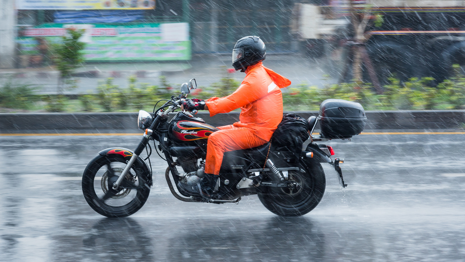 5 Things To Keep In Mind When Choosing Motorcycle Rain Gear 5 Things To Keep In Mind When Choosing Motorcycle Rain Gear