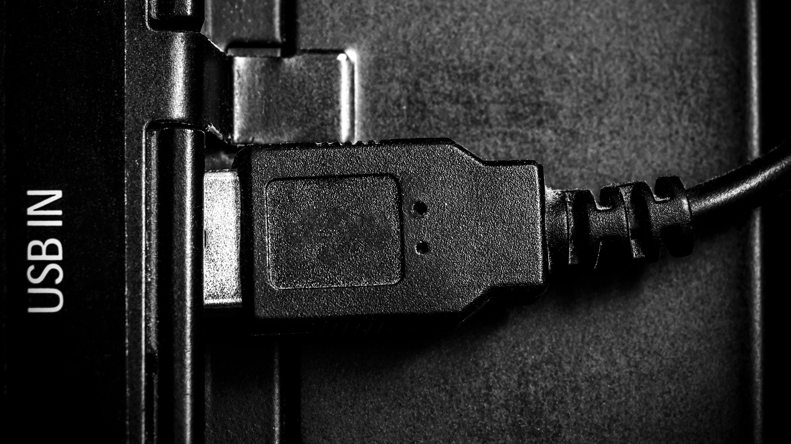 5 Uses For The USB Ports On Your TV