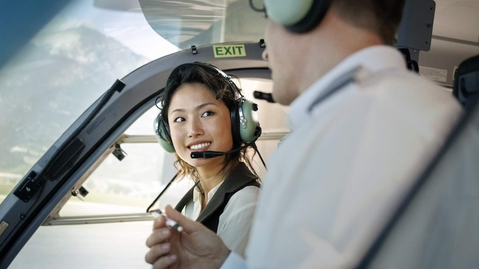 5 Ways To Learn How To Fly An Airplane