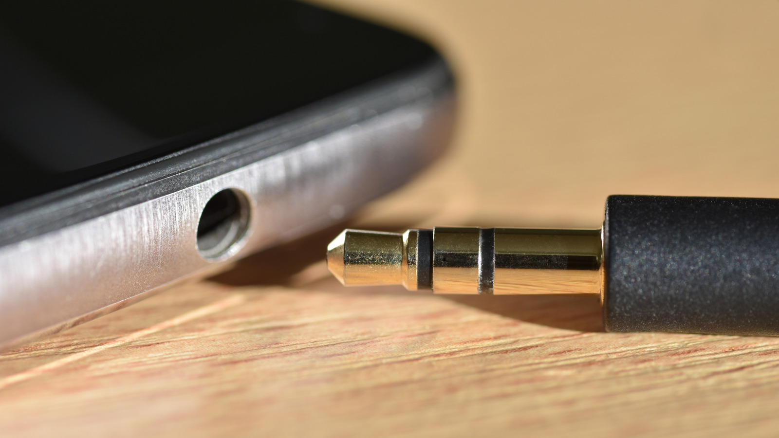 5 Weird Gadgets You Can Plug Into Your Headphone Jack