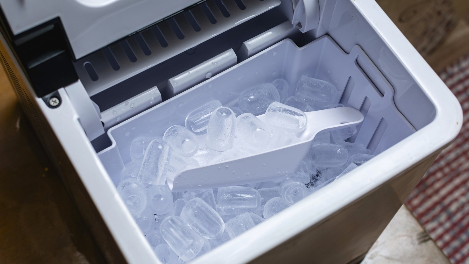 6 Of The Best Portable Ice Makers (According To Amazon Reviews)