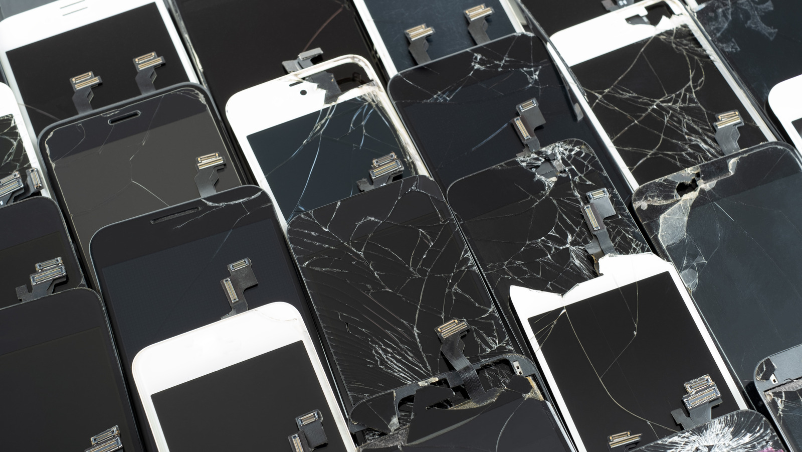 7 Reasons You Need To Get Rid Of Your Old Smartphone (And Do It Properly)