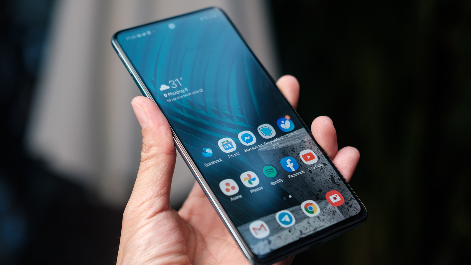 AMOLED Screens Explained: How They Work, And Are They Worth The Price?