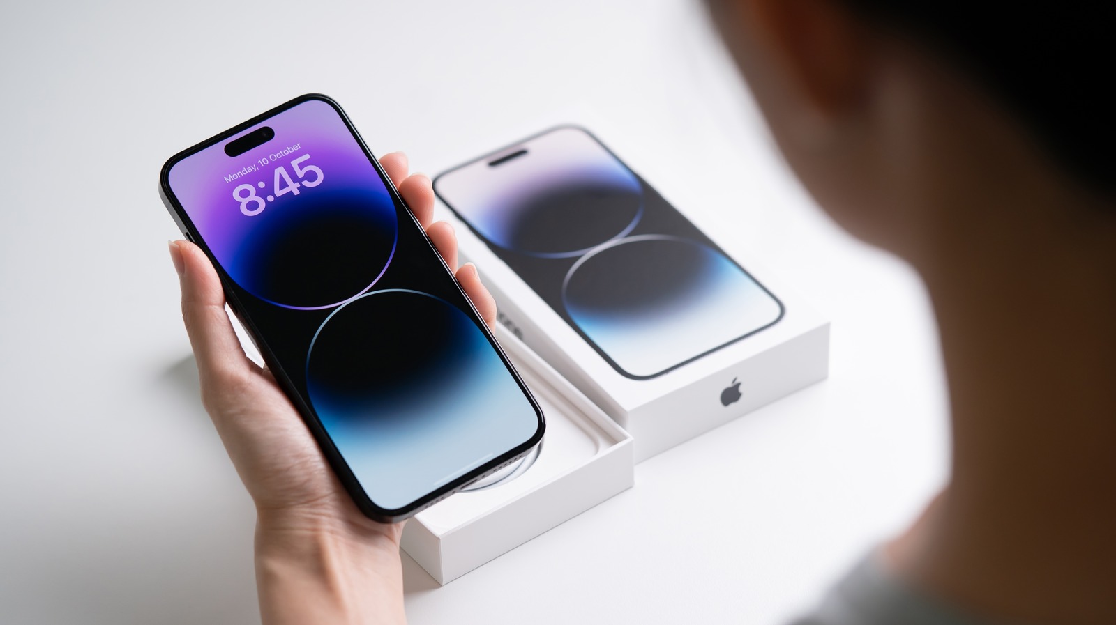 Apple Hopes To One-Up Samsung With The iPhone 15 Pro Max's Periscope Lens