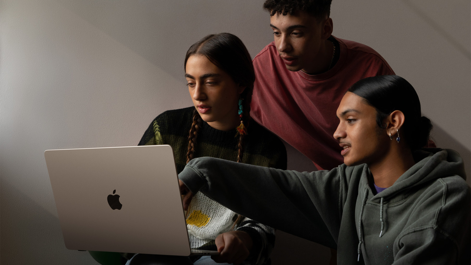 Apple Unveils 15-Inch MacBook Air, Slashes Price On 13-Inch Model