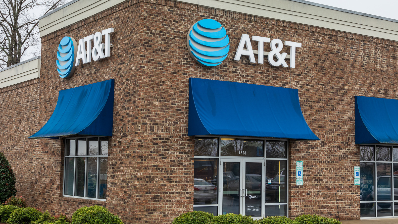 at-t-s-5-outage-credit-has-sparked-an-uproar-but-are-we-expecting-too