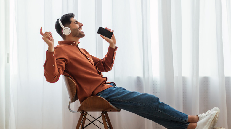 4 Must-Have Karaoke Apps For Android Users