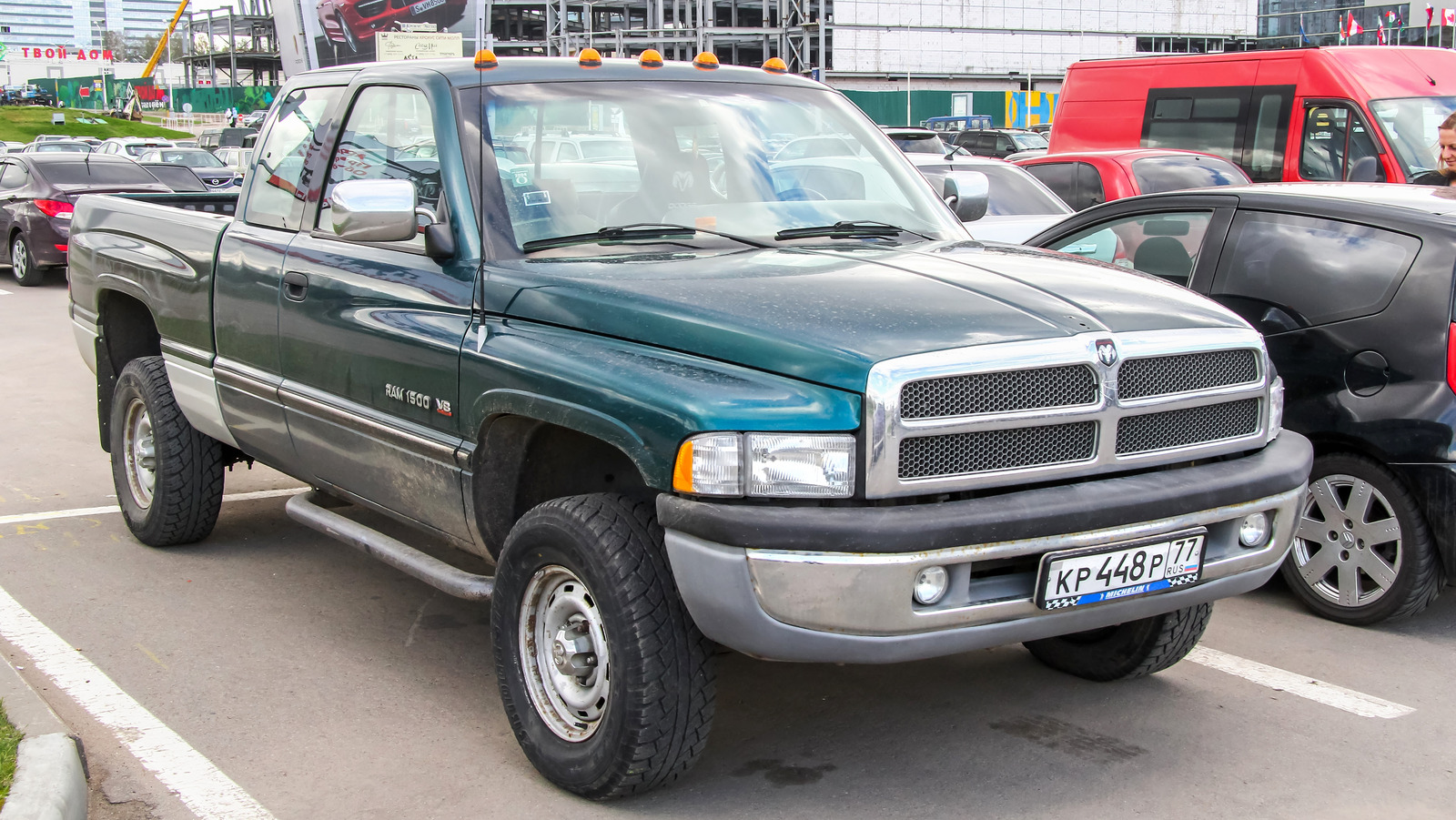 Crew Cab Vs. Extended Cab Pickup Trucks: Which Is Bigger?