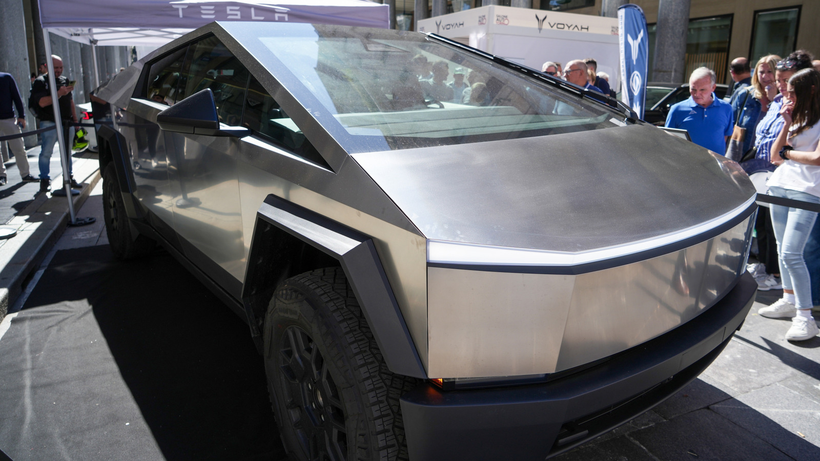 Cybertruck All-Wheel Drive Vs. Cyberbeast: What's The Difference?