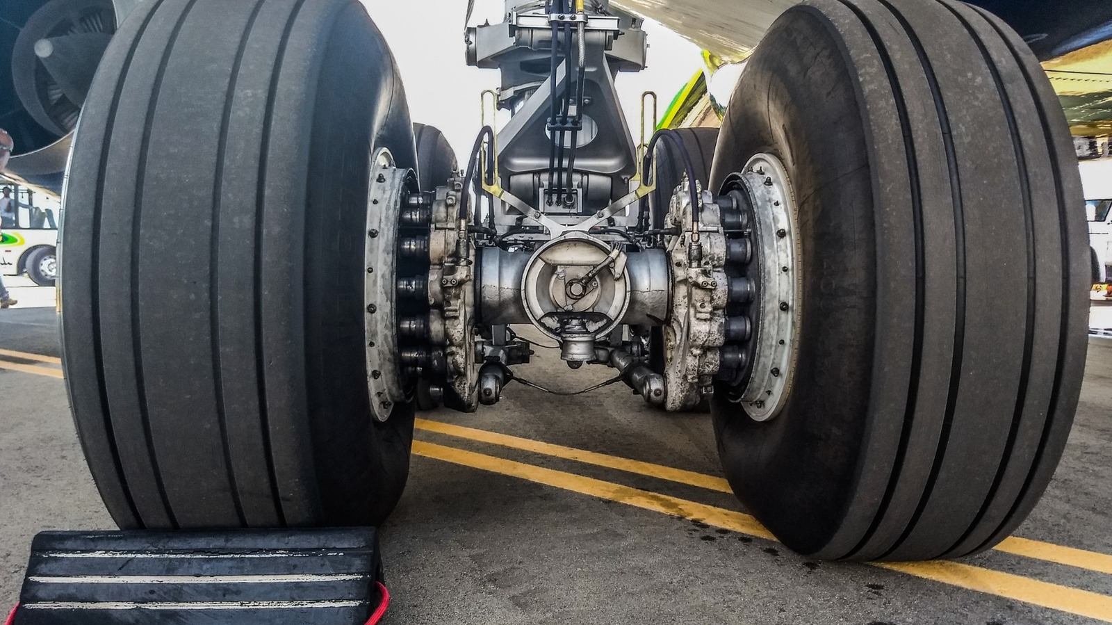 Do Airplanes Use Disc Or Drum Brakes?