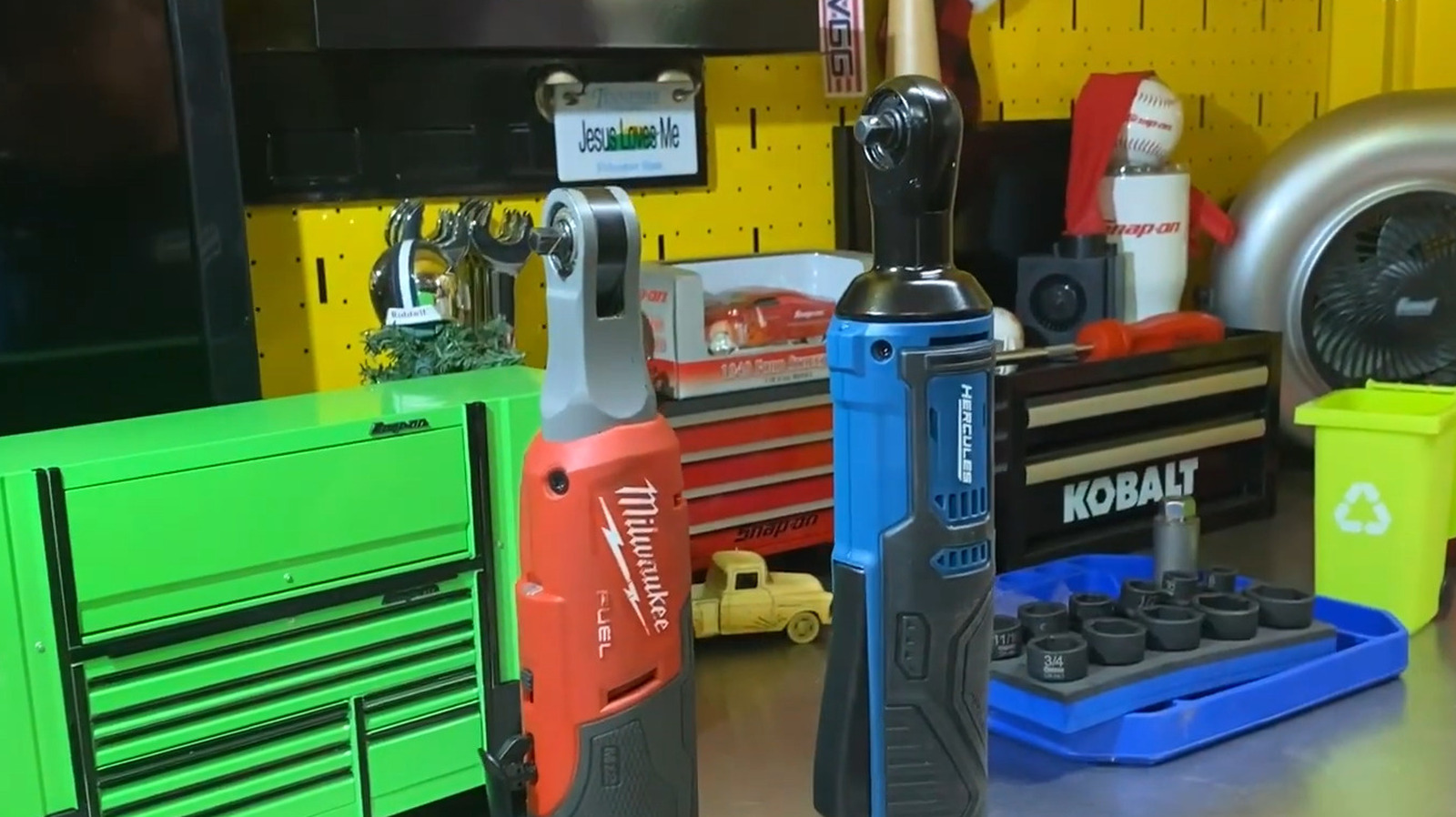 Even Milwaukee Loyalists Admit This Harbor Freight Ratchet Is Great ...