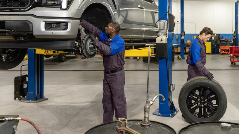 Ford CEO Says Modern Cars Are Too 'Complicated' For Home Mechanics To ...
