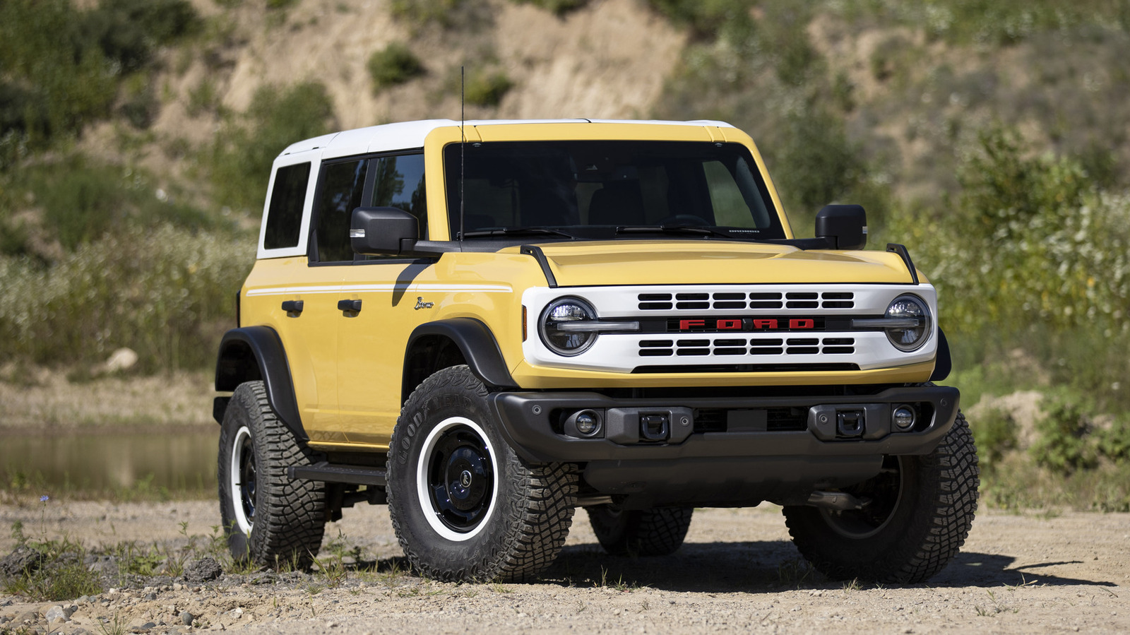 Ford's Bronco Heritage Editions Pair Retro Style With Modern ...