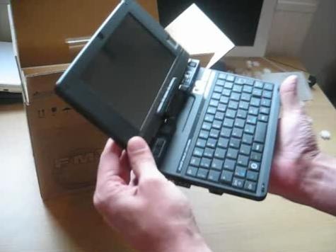 Fujitsu U820 UMPC Video Unboxing