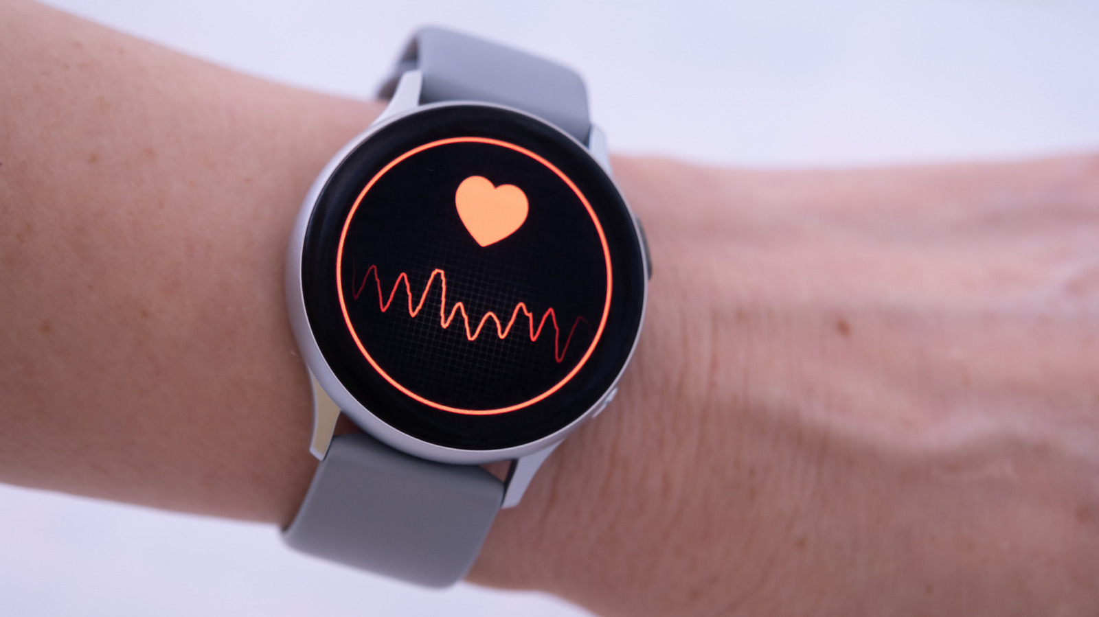 Galaxy Watch Guide: How To Measure Your Blood Pressure (And Which ...