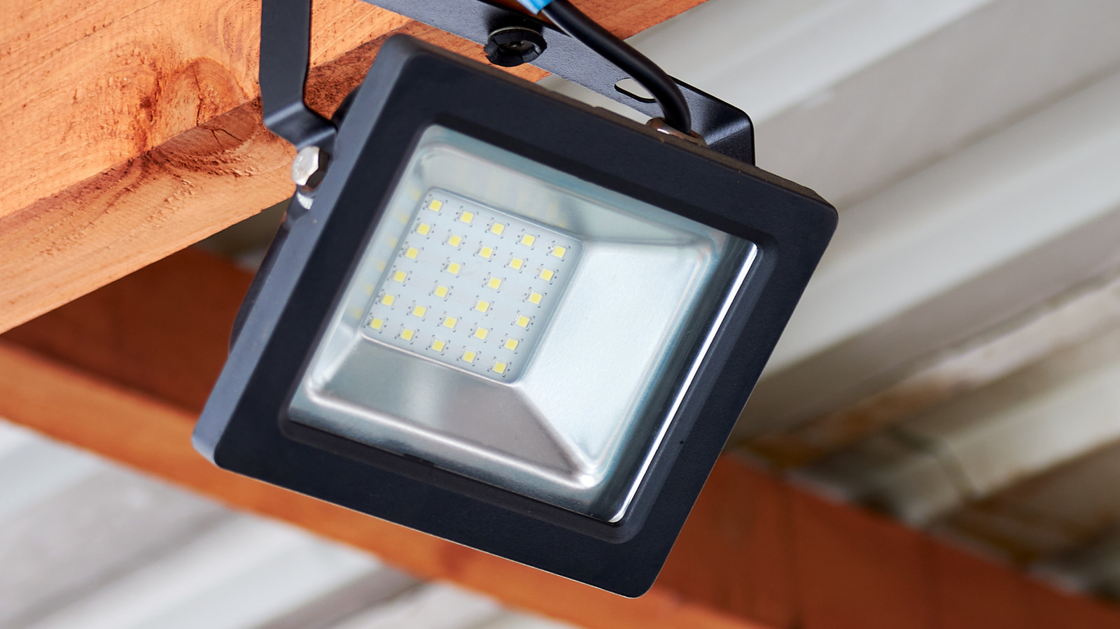 5 Highly-Rated Motion-Activated Security Lights You Can Find At Harbor ...