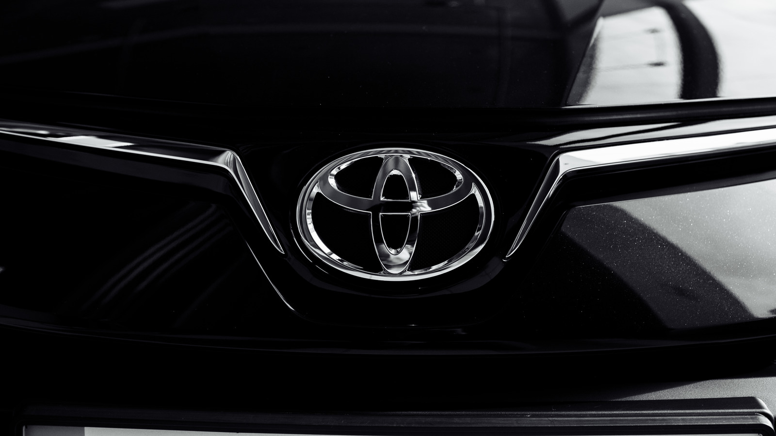 Here's What The VSC Button On Your Toyota Does