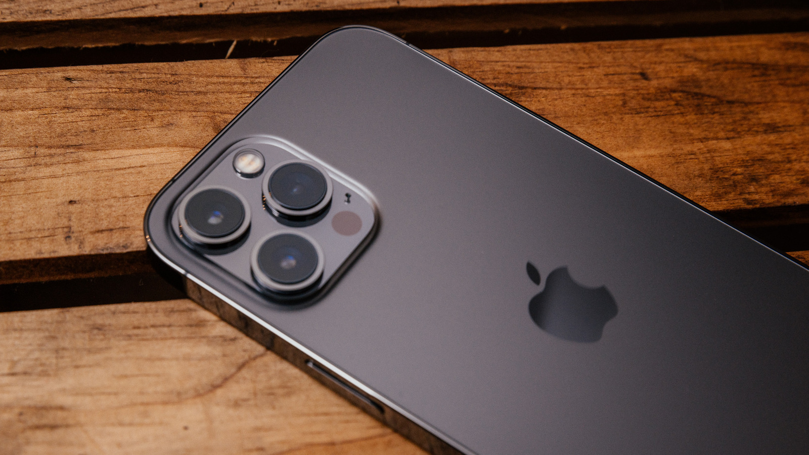 Here's Where The Microphones Are Located On An iPhone