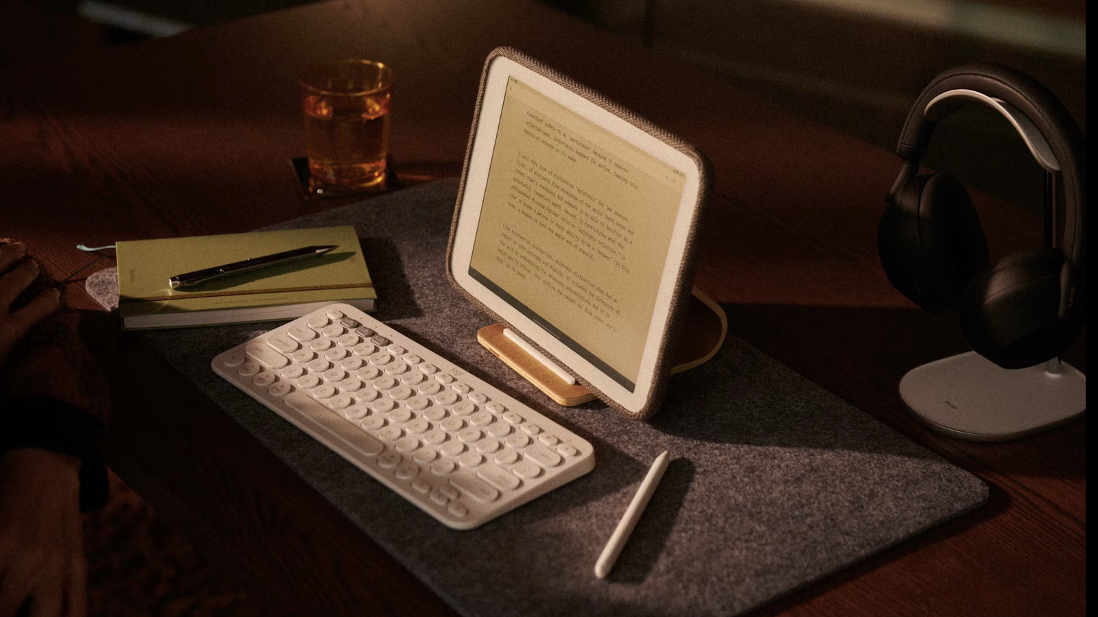 How Daylight's 'Live Paper' Display Works (And How It's Different Than ...