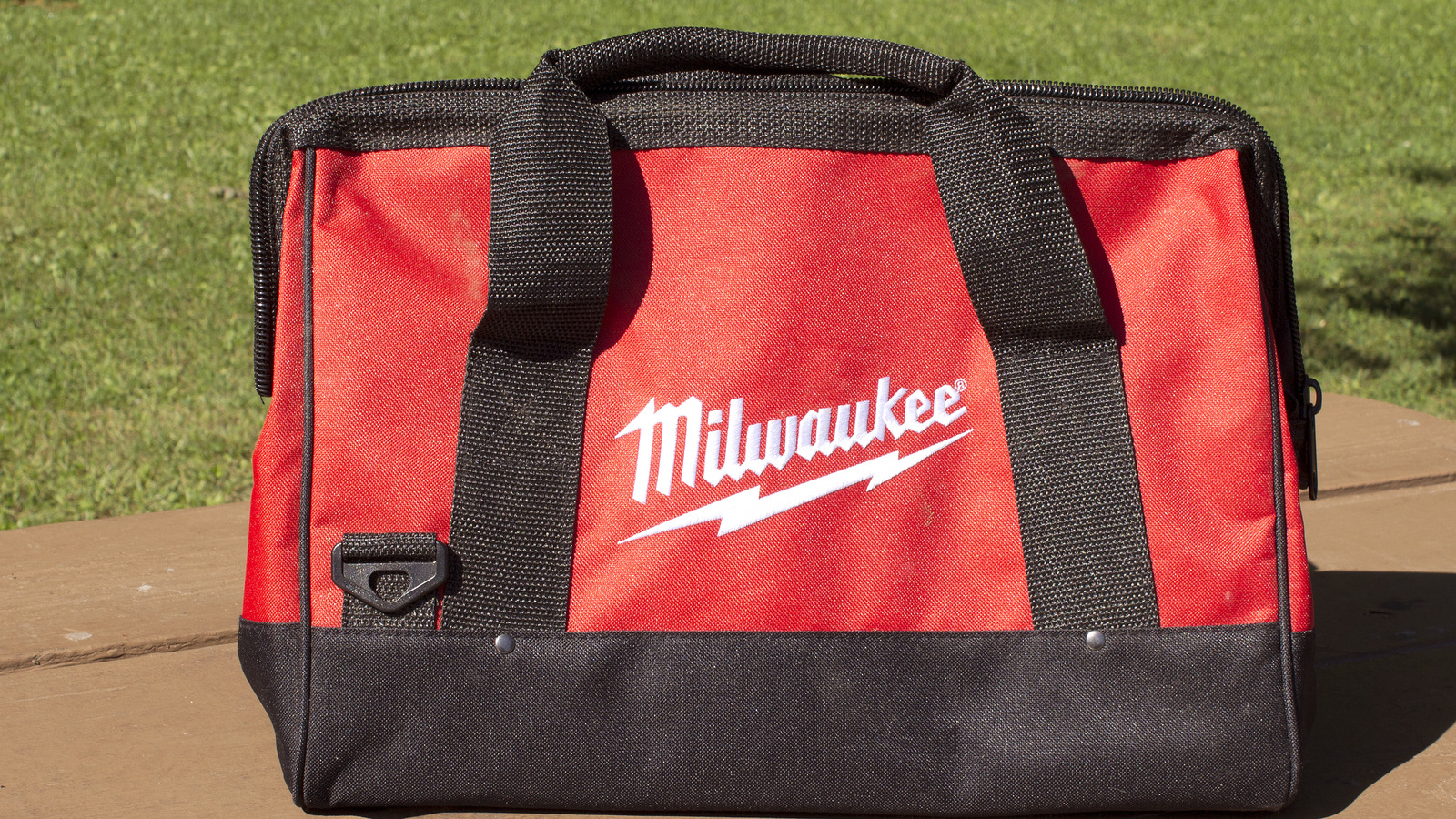 How Many Different Milwaukee Tool Bags Are There And What Do They Cost?