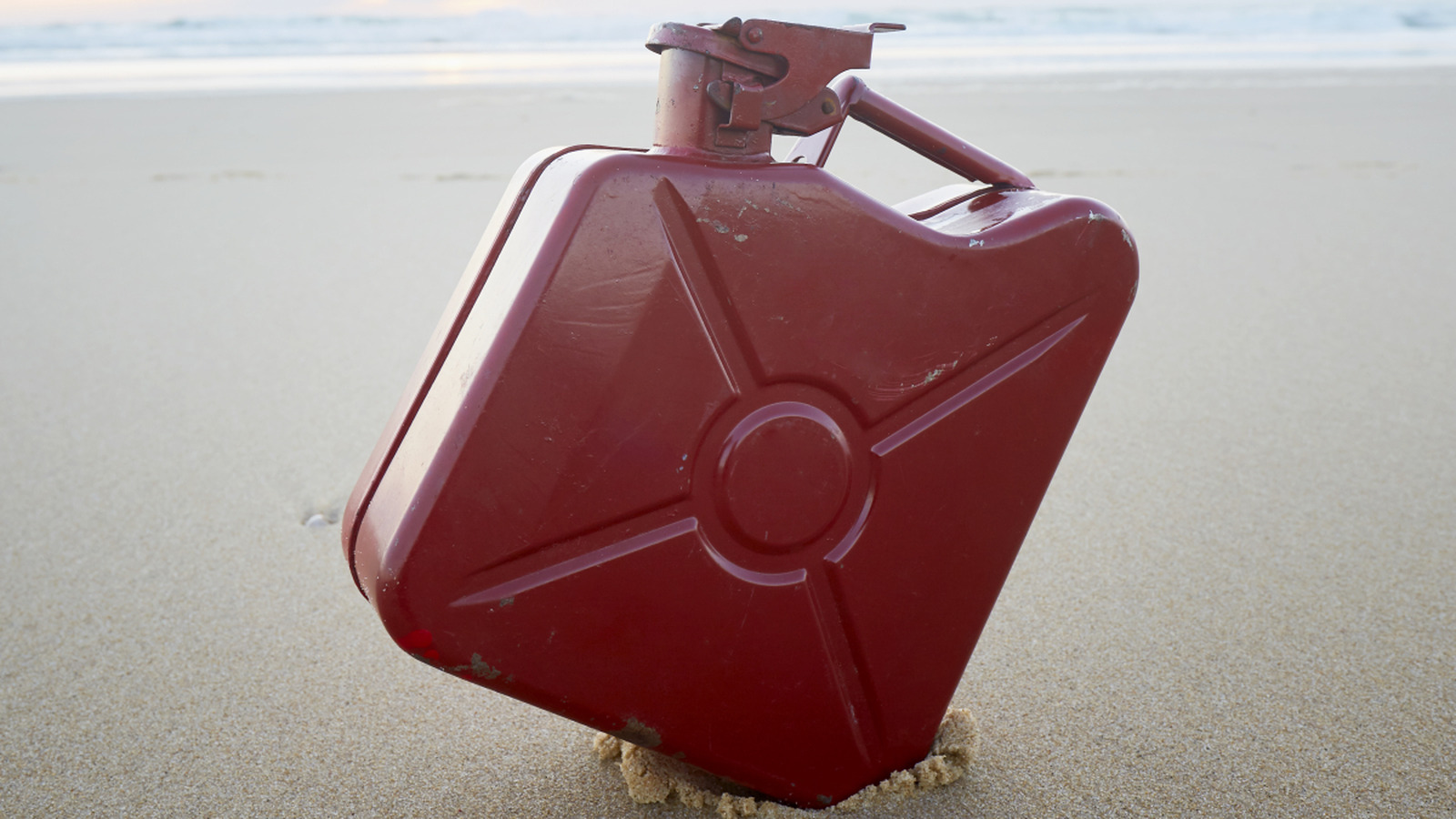 How To Safely Store A Gasoline Jerry Can While Off-Roading