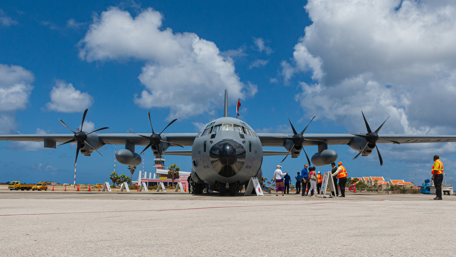 Hurricane Hunter: The WC-130 Hercules Jet That Can Fly Through Tropical ...