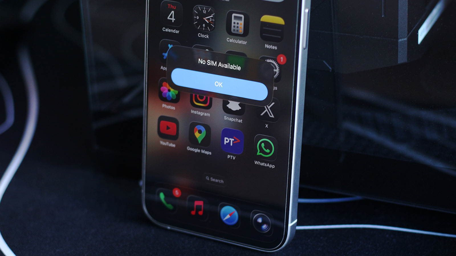 If You See 'No SIM' Or 'Invalid SIM' On Your iPhone, Here's What You Do