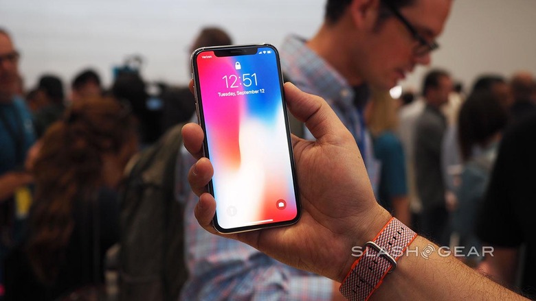 iPhone X : How Do I Deal With The Notch? - SlashGear