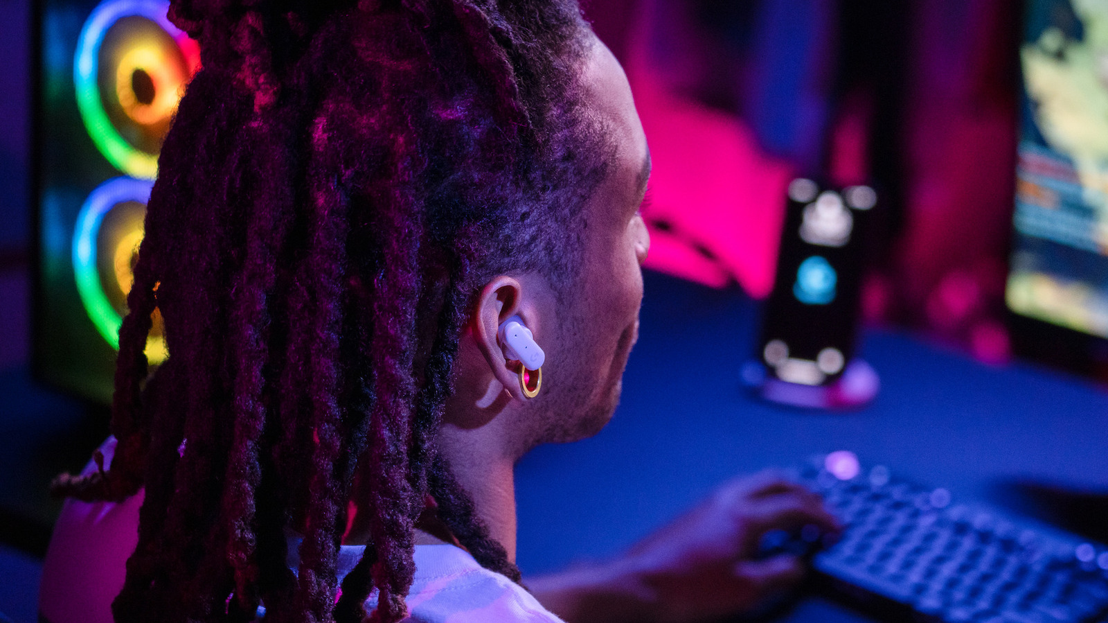 Logitech G FITS Earbuds Give Gamers A Custom Fit