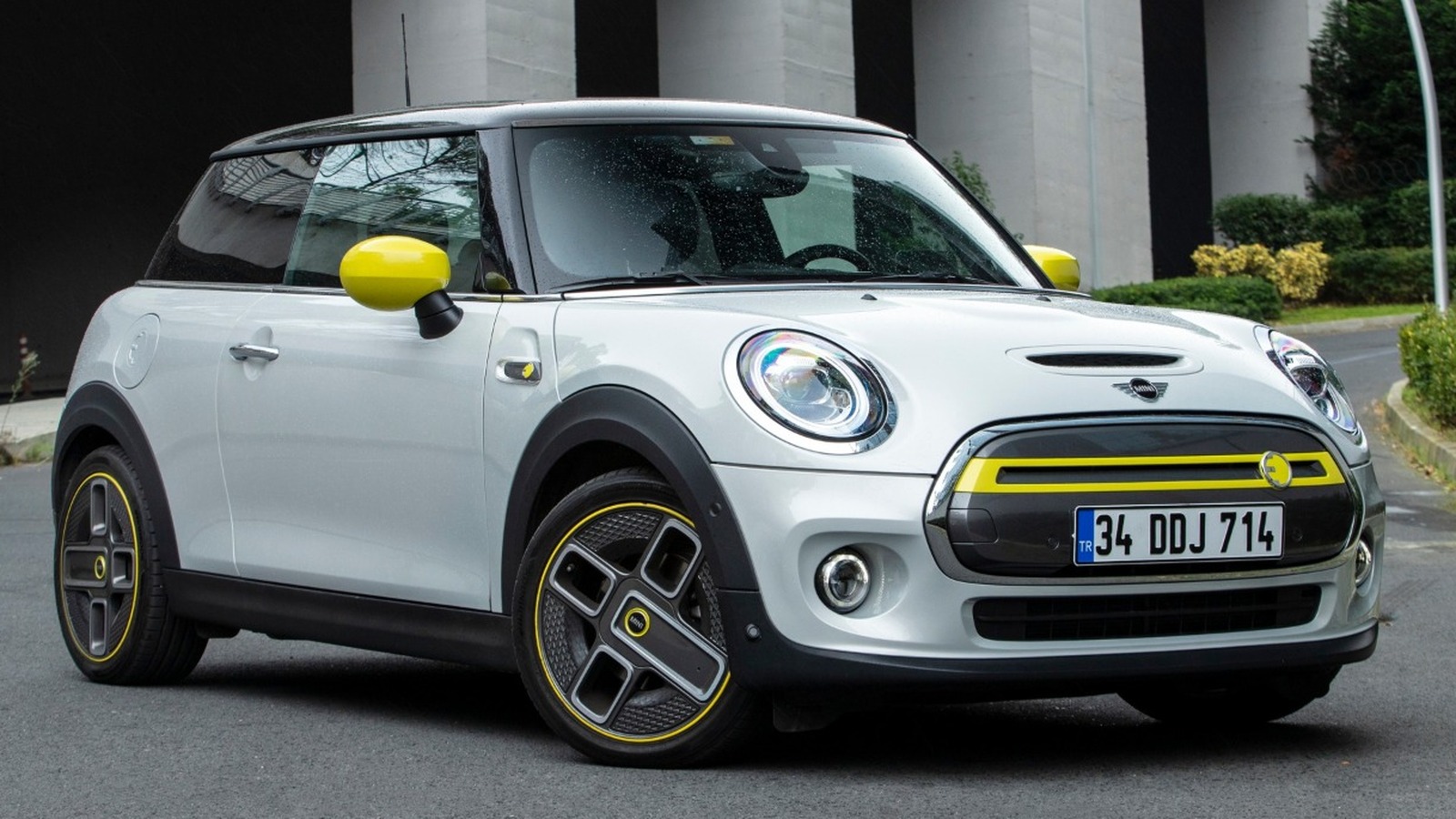 Mini Cooper SE Vs Chevrolet Bolt EV: Which Is The Better Budget ...