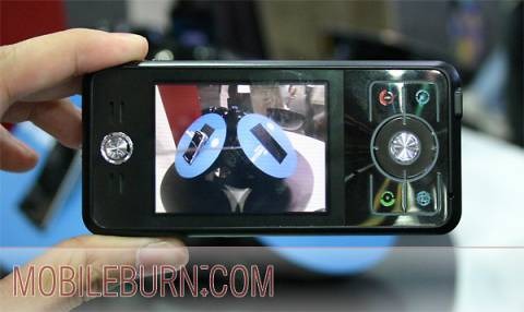 Motorola's Sexy Linux Smartphone - SlashGear