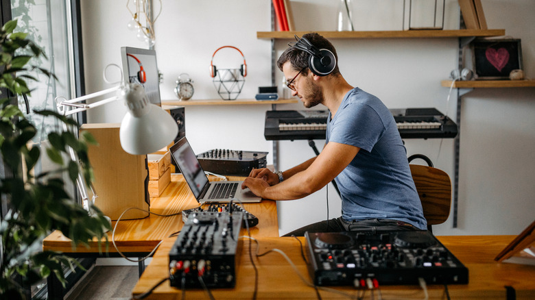 How To Choose The Right Laptop For Music Production