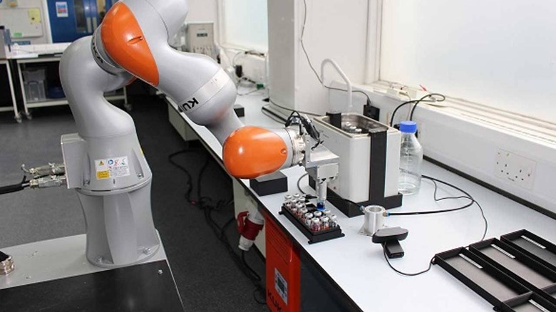 Researchers Create A Mobile Robot Scientist That Can Work Almost Constantly Researchers Create A Mobile Robot Scientist That Can Work Almost Constantly