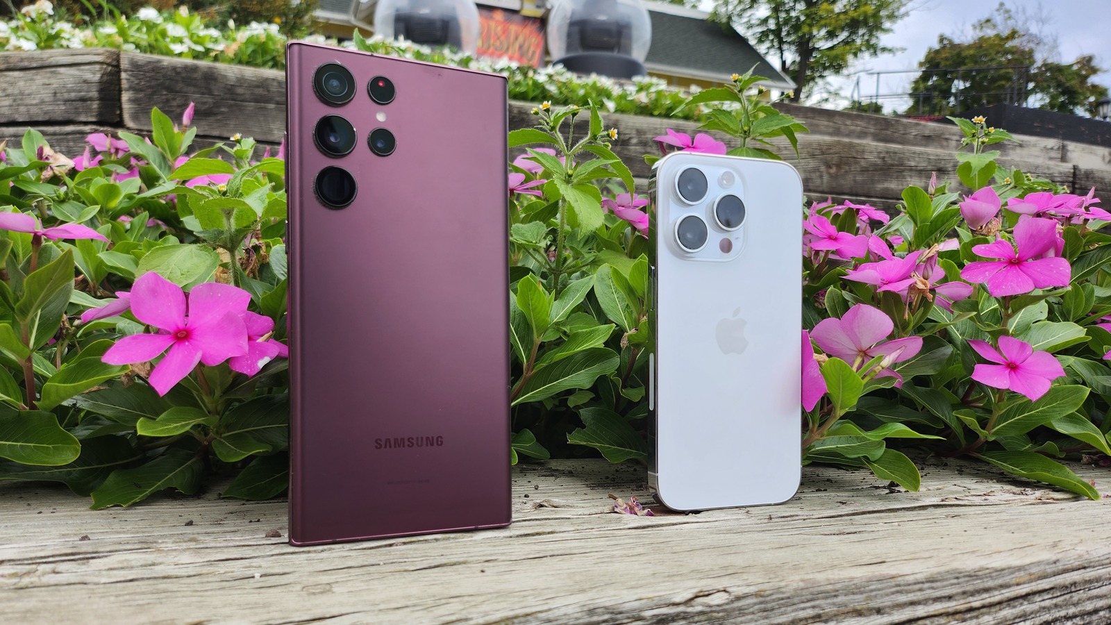 Samsung's Latest Apple Attack Is A Snarky On The Fence Advert