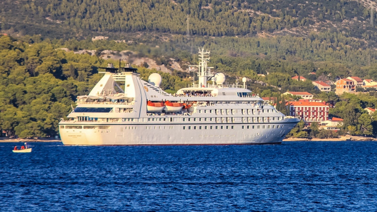 Secret Tech Cruise Ships Use To Identify & Fight Modern Pirates